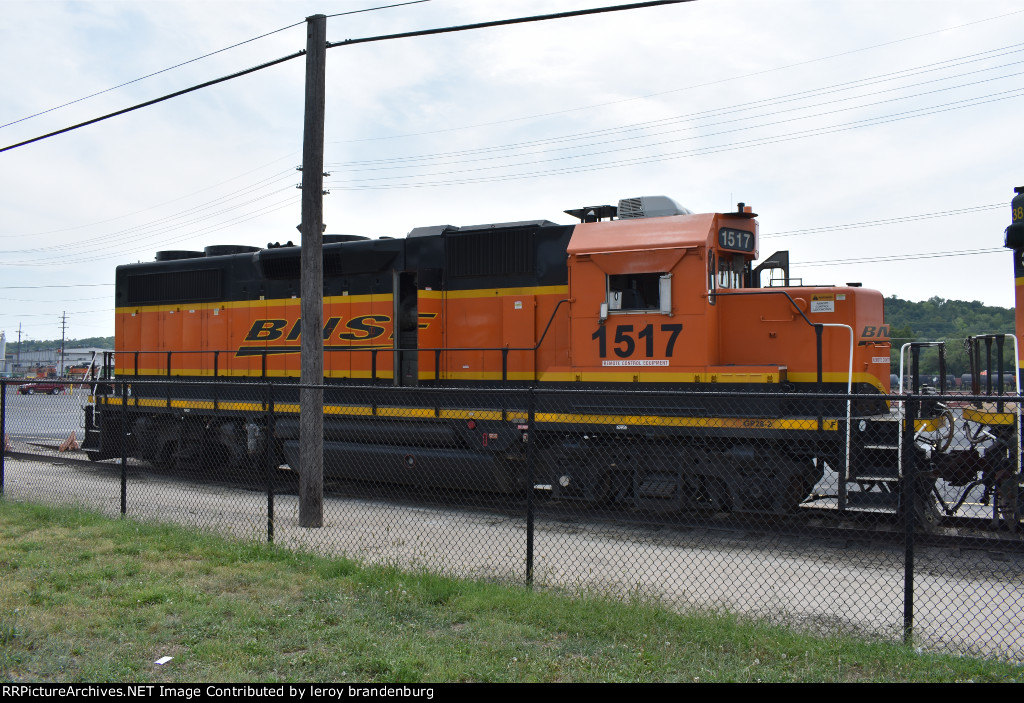 BNSF 1517 parked at argentine yard